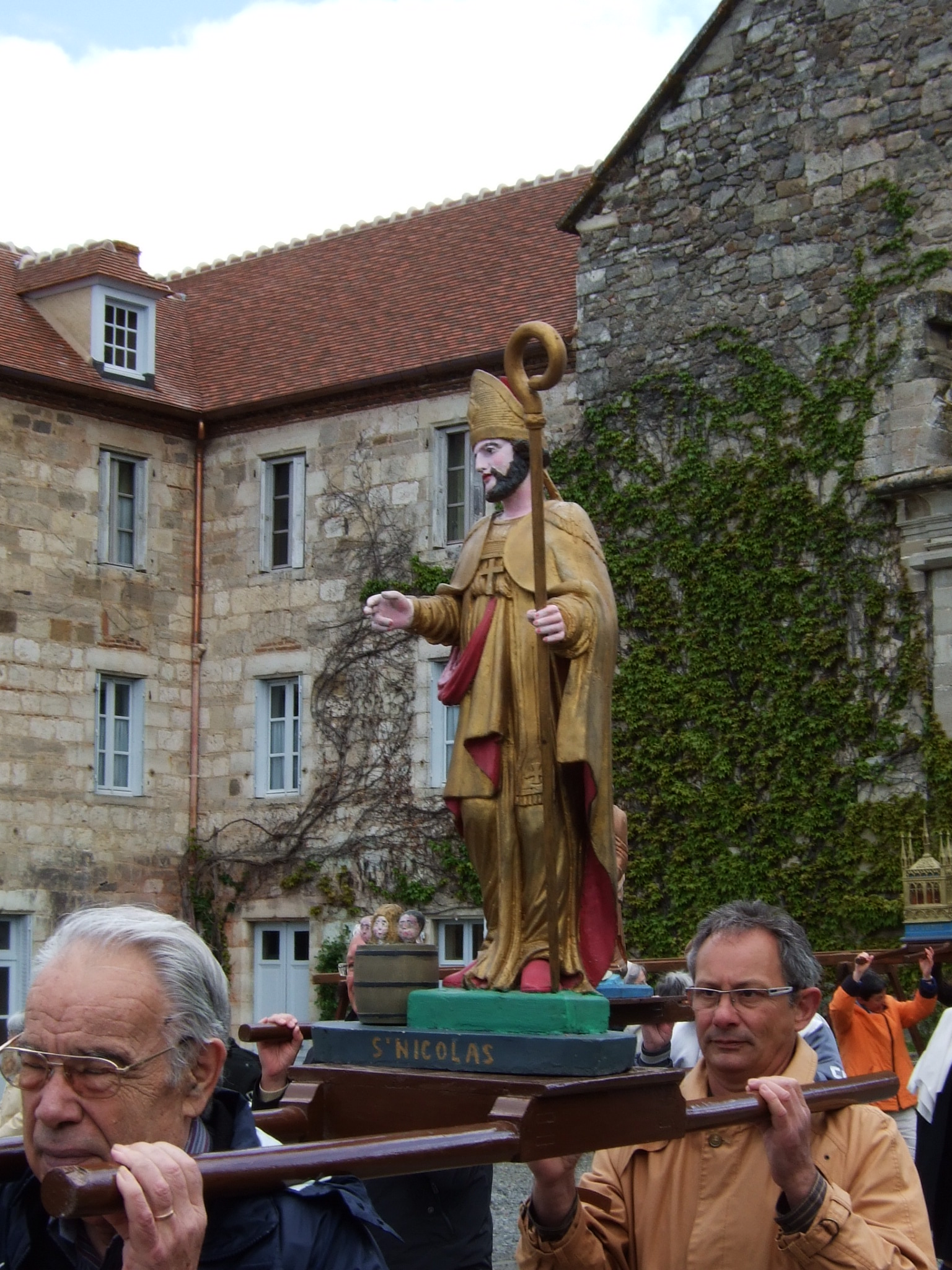 Au fil de 2018: Procession des Saintes Reliques (mai) - Abbaye de Chantelle